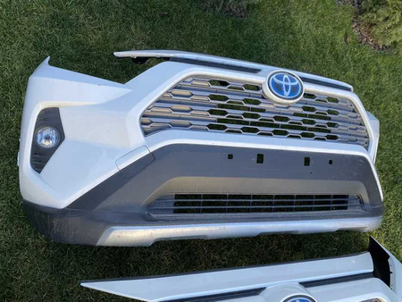 Toyota RAV4 19 - 22 год Бампер передний в сборе оригинал бу.