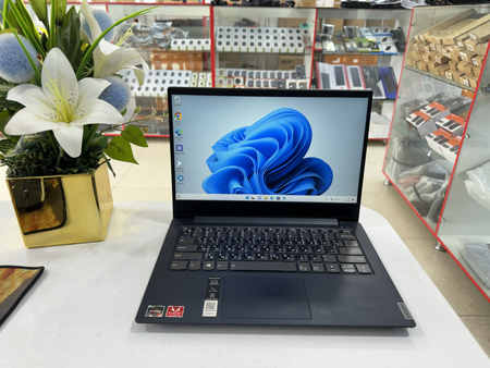 Lenovo ryzen 5 (core i5 10) ideal holatda 14 dyumlik ixchamidan keldi