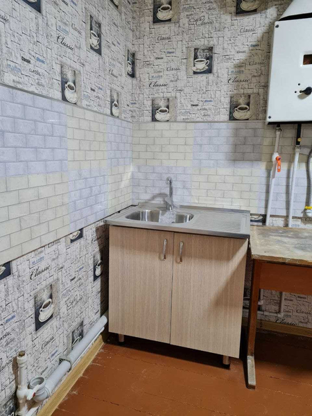 1 комн., с лоджией 2 на 6 м., 2 этаж, 45 кв.м.. кирпич.