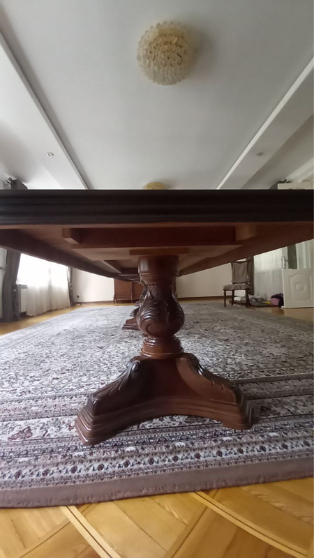 Ореховые стулья и столы