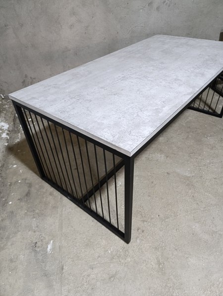 Jurnalniy stolik loft