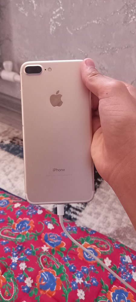 Ipone 7 plus ideal ocilmagan yangi SROCNE