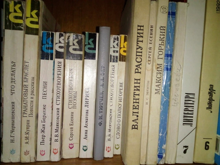 книги в ассортименте