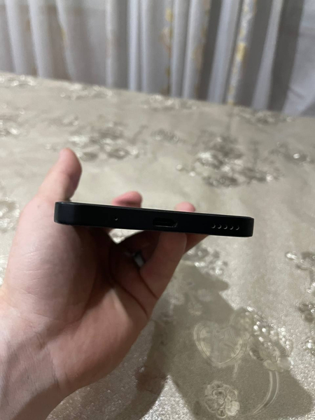 Telefon yangi karopka qirilmagan umuman ekrani ham toza etketkasi uzig