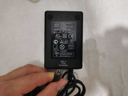 Oригинальные блок питания для ноутбука. монитора  и для wifi роутерa