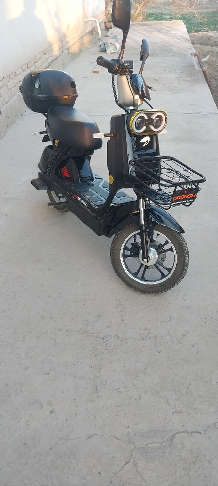 Moto sukuter eliktoroni