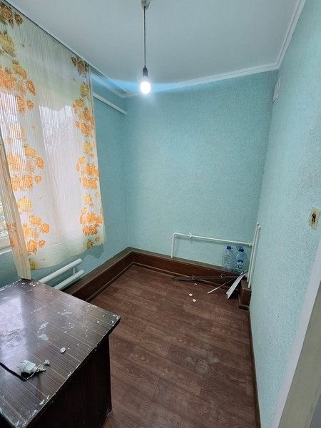 Ттз Бойджигит продаётся квартира 2/4/4 Комнаты раздельные.