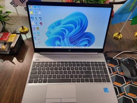 Hp core i3 11 pokoleniya  8/512Gb ideal holatda