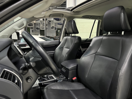 Toyota Prado 150 VX автосалон Dubai