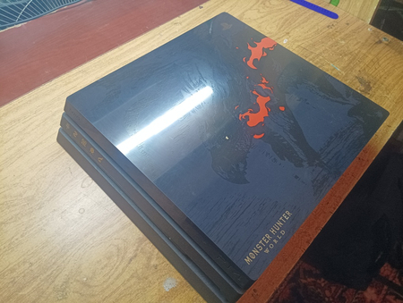 Ps 4 pro limited edition 1T