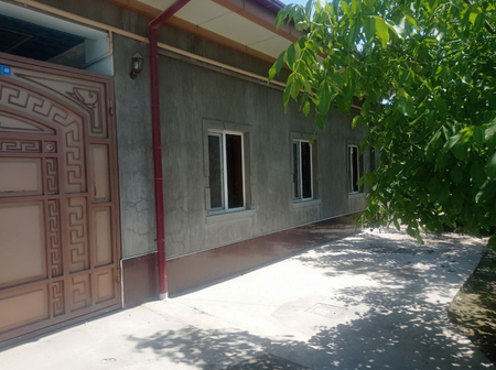 Nazarbeda uy sotiladi 8 sutik remotladan chiqan tayor yashashka