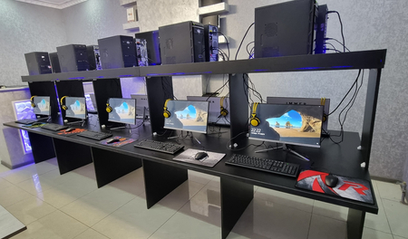 Kompyuter Club uchun mebel sotiladi