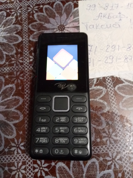 Сотовый телефон фирмы itel