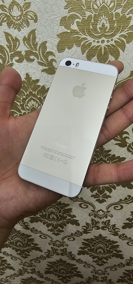 Продам Iphone SE и iphone 5s