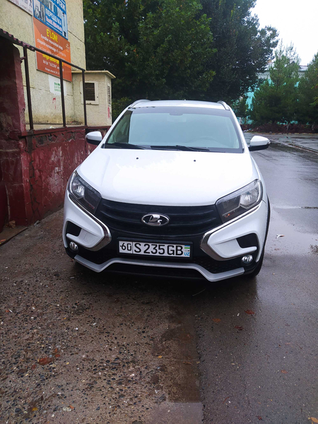Lada Xray sotiladi