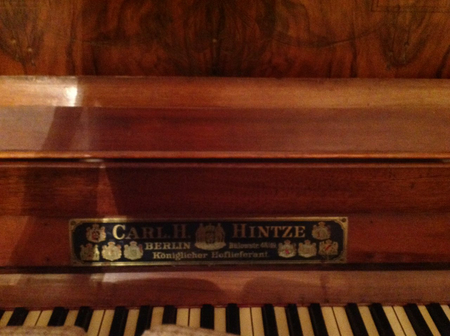 Carl H Hintze пианино
