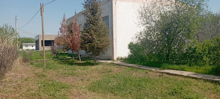 Нотурар бино сотилади