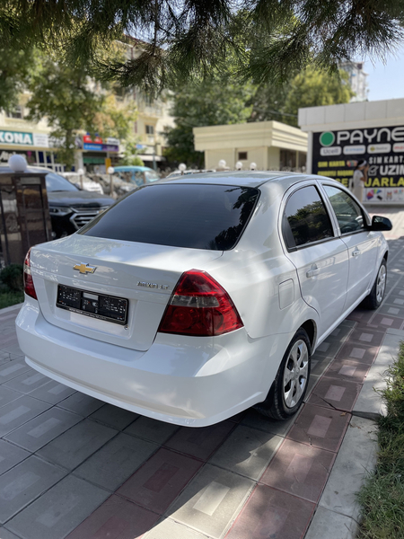 Moshina xolati zur 1700$ bank qilib beraman barter va vikup buladi
