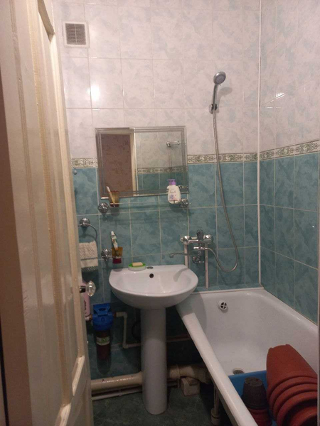продается своя 3-х комнатная квартира в Ахангаране