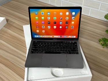 MacBook Pro 13 inch, 2019