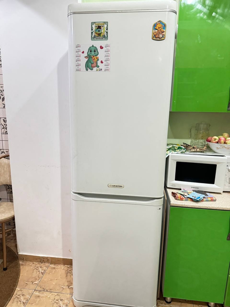 Продаю холодильник Ariston