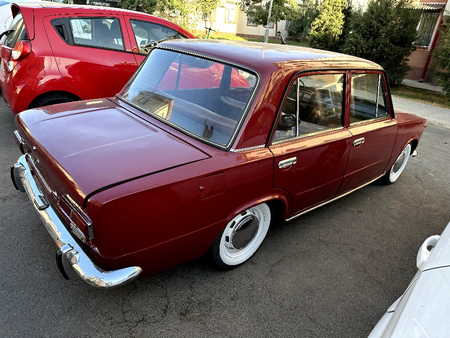 Vaz 2101 sotiladi