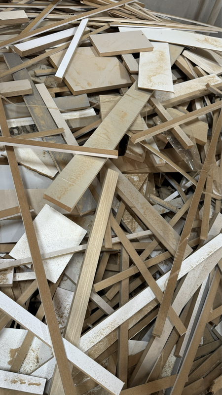 Mebel o’tin 1 labo chiqadi srochna sotiladi