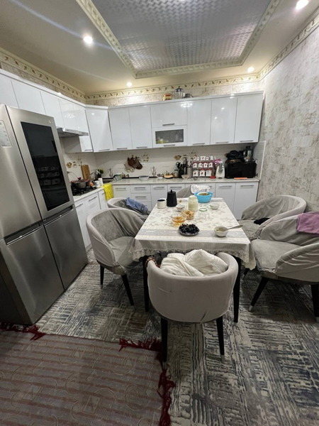 Katej 2etajli.Feruza massivda joylashgan.3500$ 6xona.