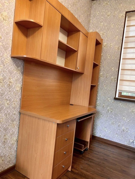 Продается письменный стол с полками