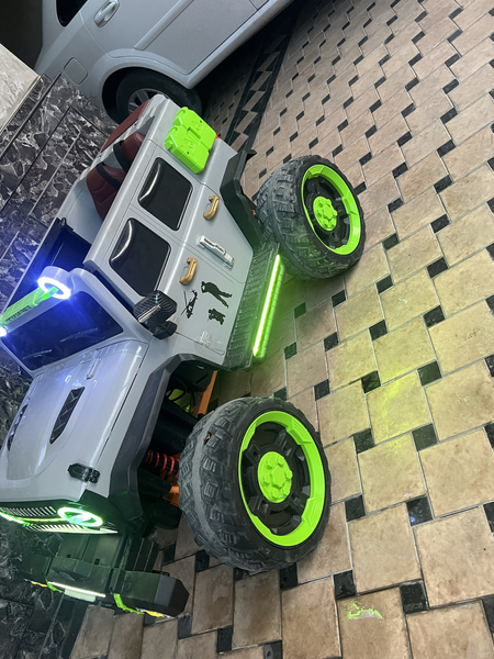 Detskiy moshina Jeep