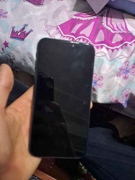 Iphone 11 64gb. Ekran akum almashgan