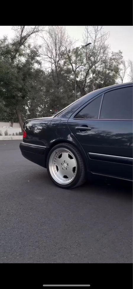 W 210 E 240 Mercedes-Benz