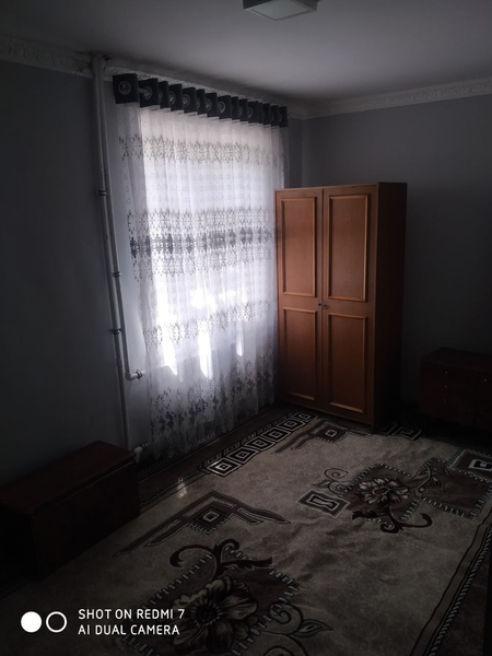 Срочно продаётся 2 х комнатная квартира в 3 микрарайоне на 1 этаже