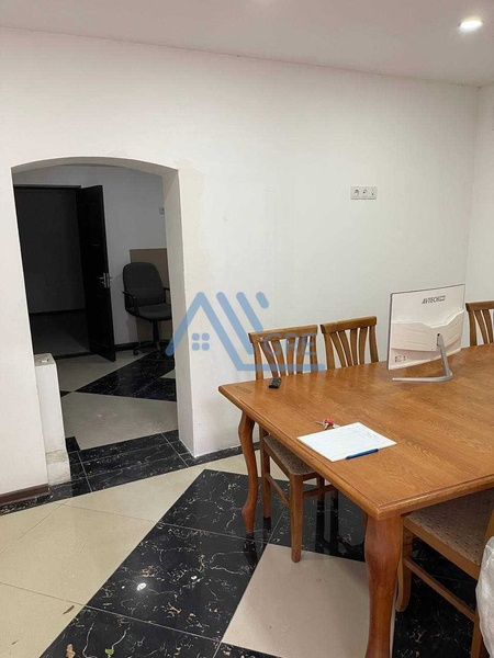 Айбека ул.пересечение Нукусская рядом Шох мед центр 200м² 7 комнат