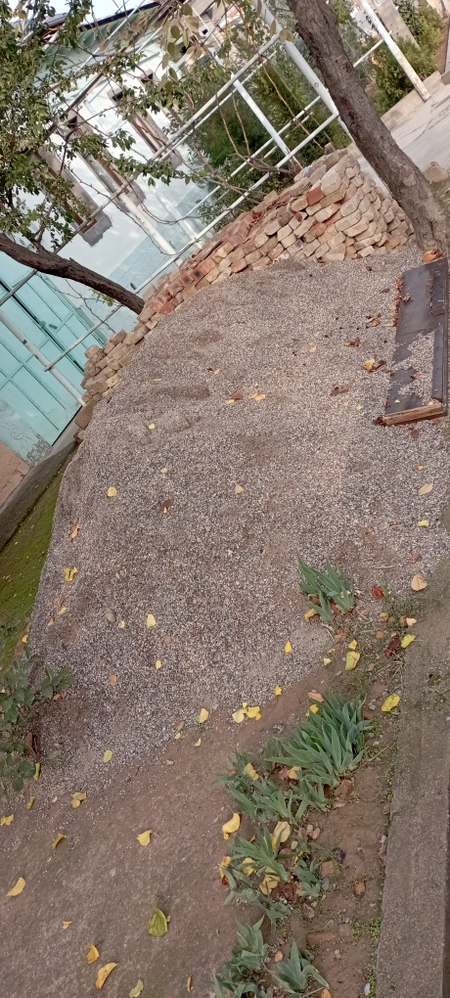 Srochno tom rom eshiklar sotiladisotiladi