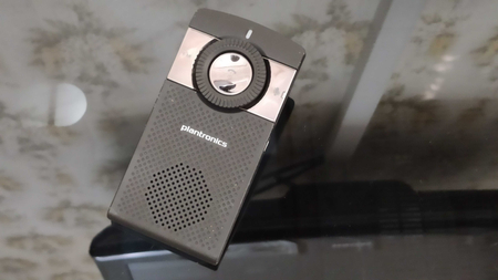 Plantronics K100 - bluetooth-гарнитура  для автомобиля