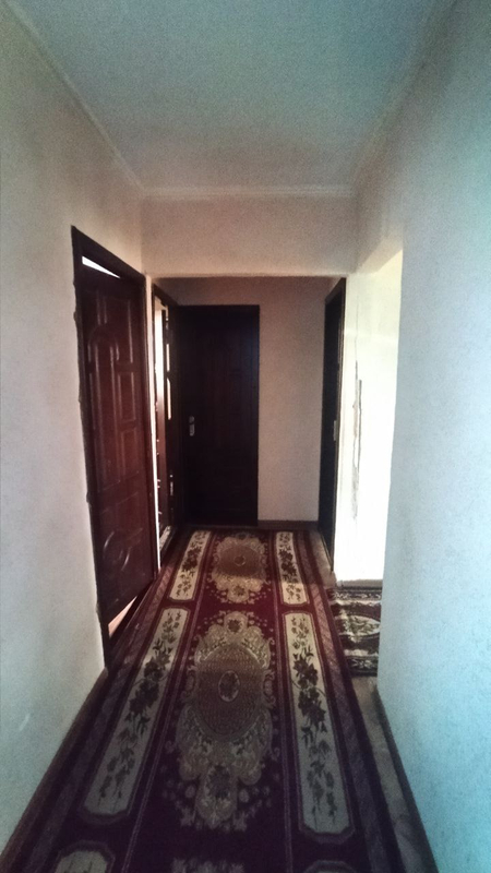 3 xonali 3 etajda joylashgan kvartira sotiladi