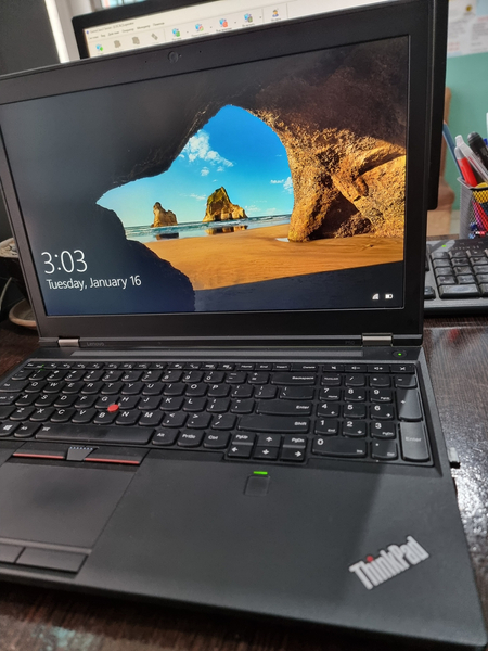 Notebook sotiladi