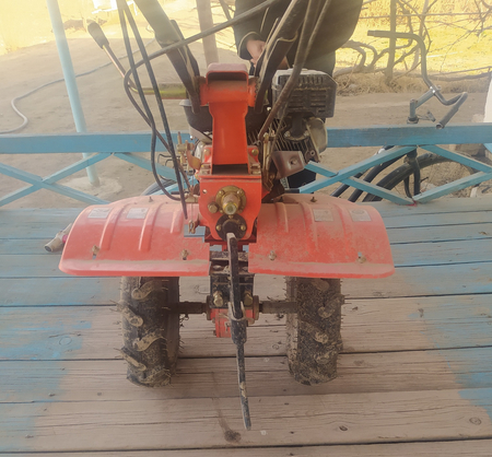 Mini traktor sotiladi
