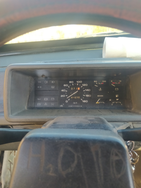 Avto 2108 sotiladi