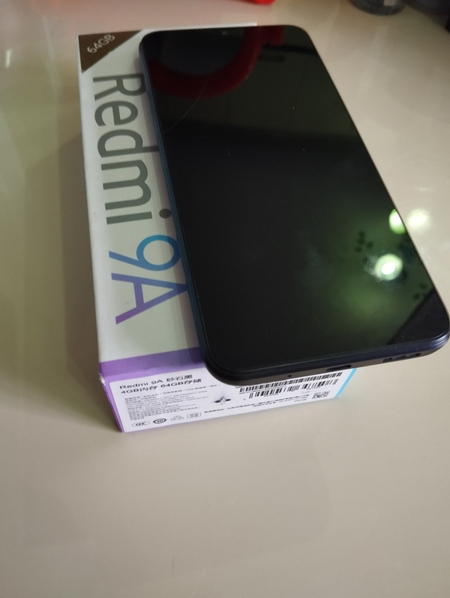 Redmi 9A xolati yaxshi. Ekranda ozgina singan joyi bor