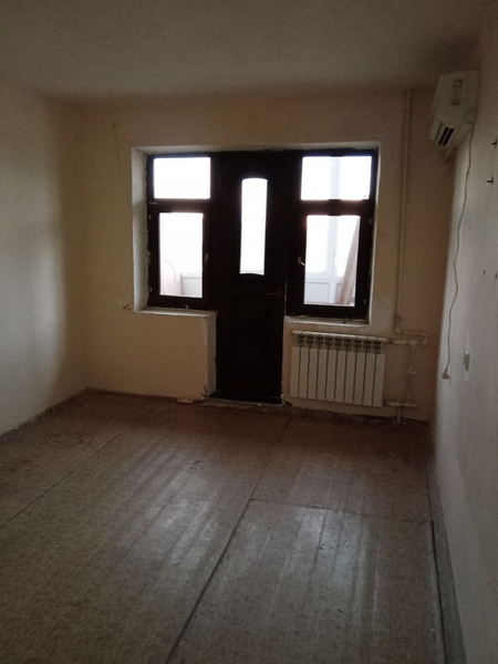 1 xonali kvartira ijaraga beriladi 3 qavatda