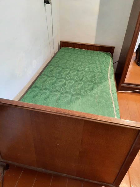 Продам шифонер и две кровати