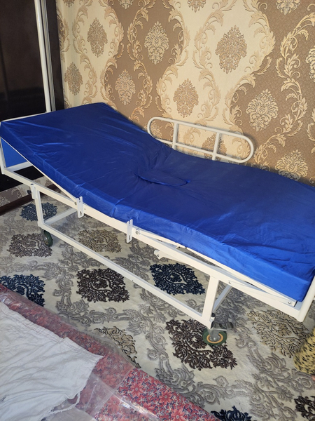 Удобний кровать почти новый