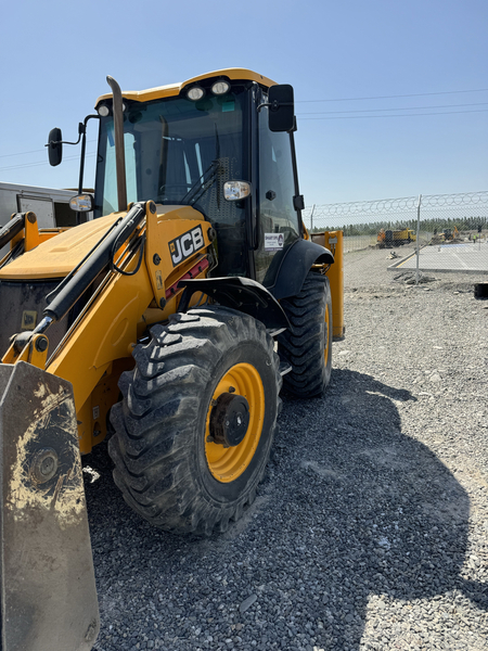 Трактор экскаватор jcb 2018 йил 9600 мото соат ишлаган холати зур