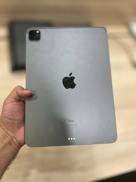 Ipad pro 11 M1 sotiladi 128 GB Korobkasi bor