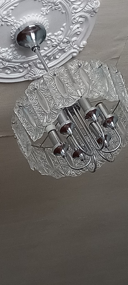 Продаётся люстра.