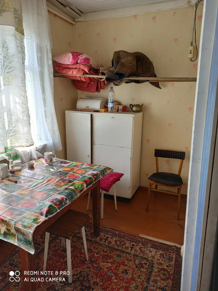 Продам спутник3 2ком 1этаж 2этажки среднее состояние с огородом