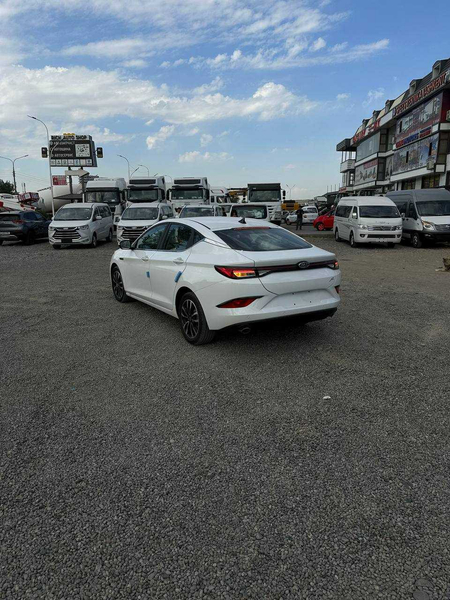 2023 JAC J7 malibu 2 bilan tenglasha oladigan yangi Inomarka
