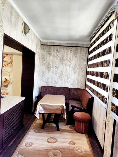 Яккасарай, Саламатина 3комн/3/5, 68м2, Кирп, Торец Ор-р: Южный вокзал